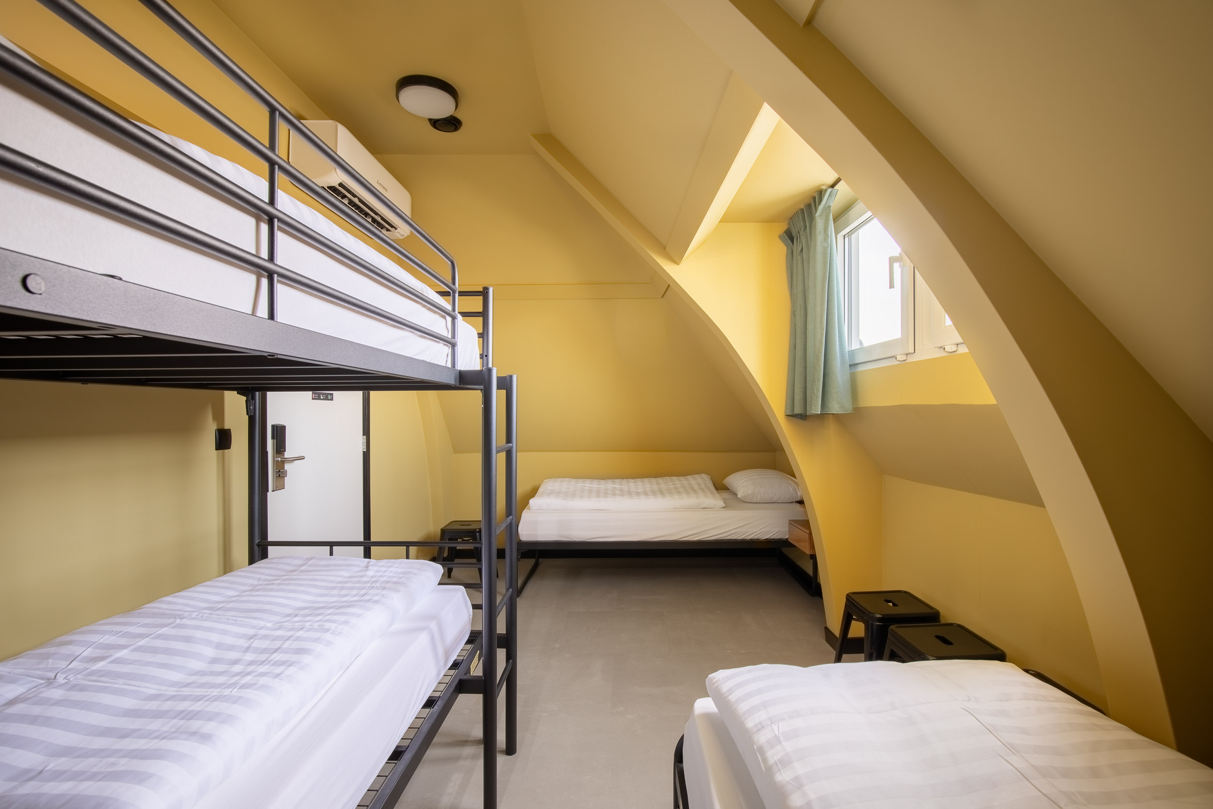 Hostel CoolDocks Rotterdam - 24/7 - book pods, family, woman rooms
